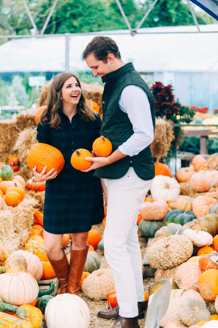 Tips and Inspiration for Fall Outfits for Couples Photos - Thrifty ...