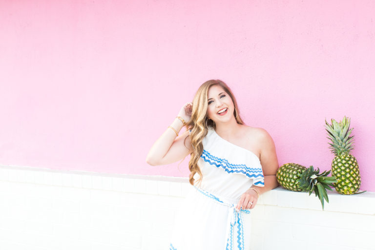 Posing 101 - How To Pose In Front Of The Camera - Thrifty Pineapple