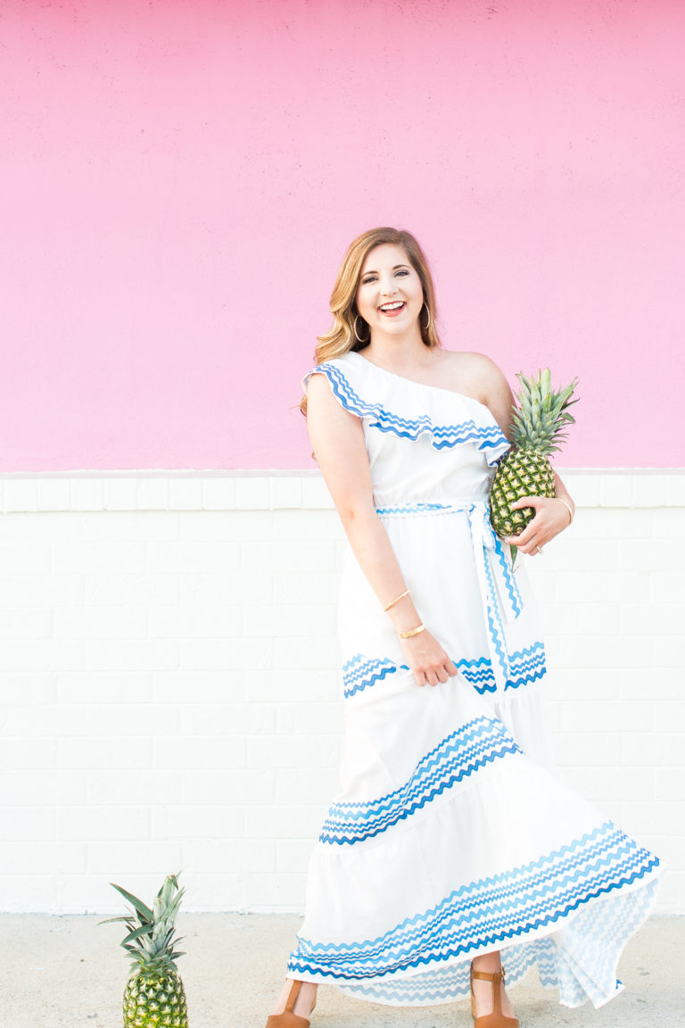 Posing 101 - How To Pose In Front Of The Camera - Thrifty Pineapple