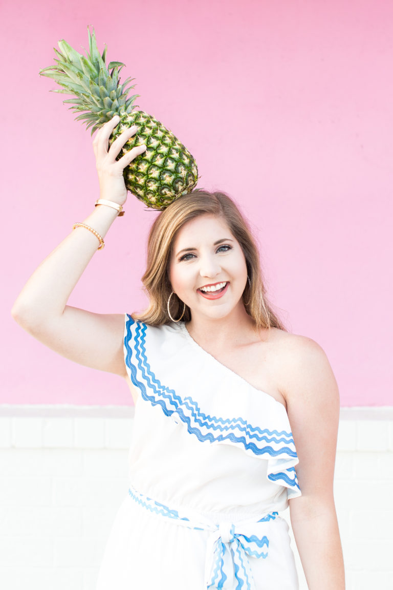 Posing 101 - How To Pose In Front Of The Camera - Thrifty Pineapple