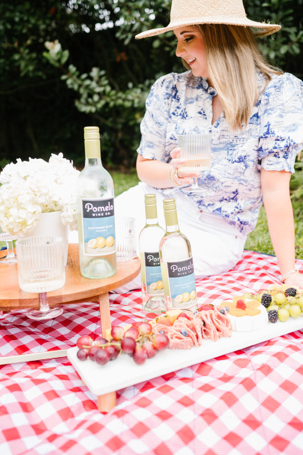 6 Picnic Essentials: Elevating Your Outdoor Experience in Style